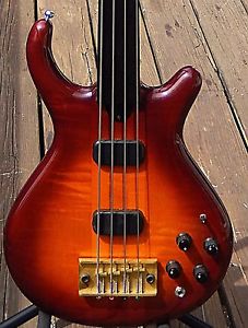 musical-instruments-for-all.com - 1981 Veillette-Citron Fretless Bass